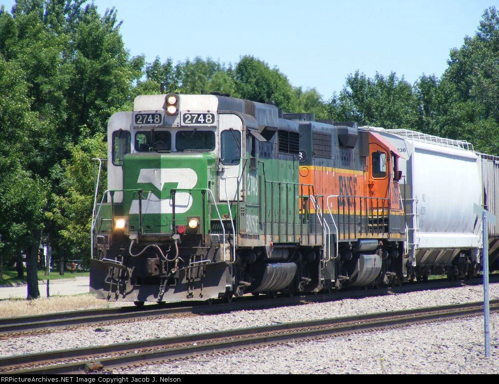 BNSF 2748